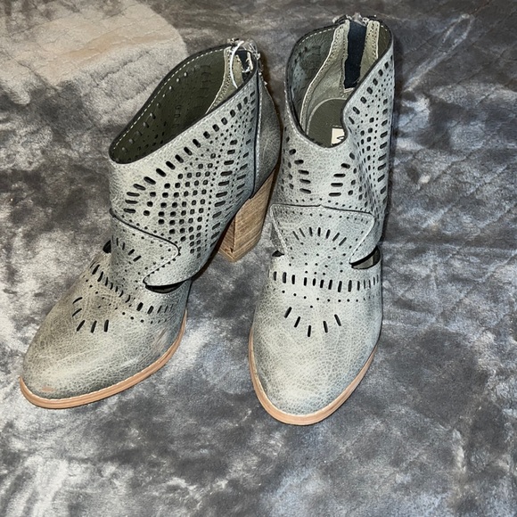 Very G | Shoes | Very G Boots Grey | Poshmark